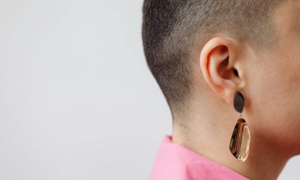 Earfold: Cómo Funciona y en qué se Diferencia de la Otoplastia